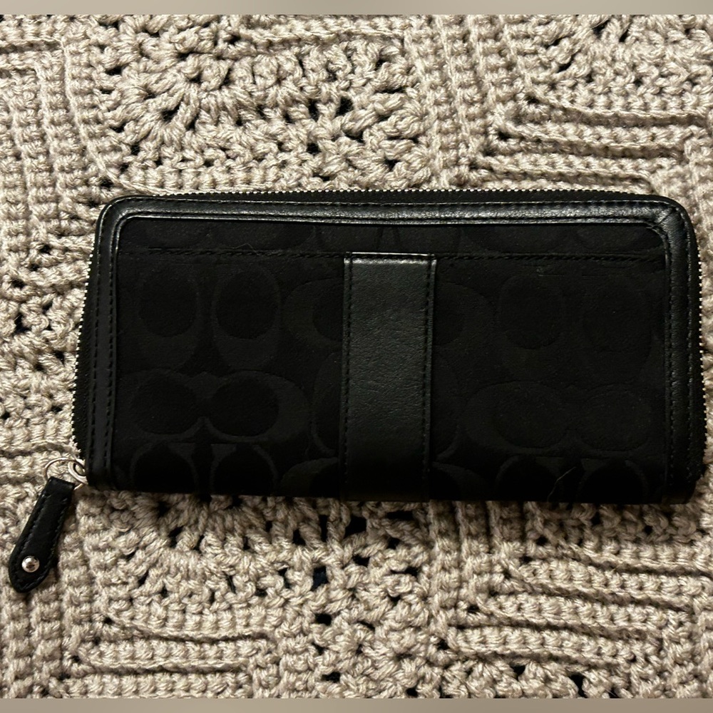 Coach Signature Black Zip Around Wallet - Gem